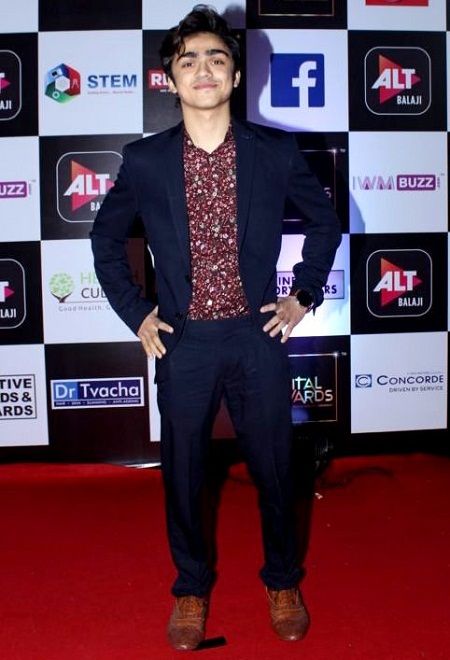 Rohan Shah (Actor) हाइट, Weight, उम्र, गर्लफ्रेंड, Biography in Hindi ...