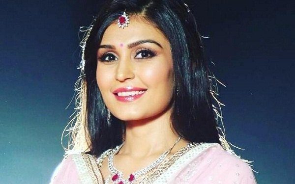 Simran Kaur Hundal हाइट, Weight, उम्र, पति, Biography in Hindi - News ...